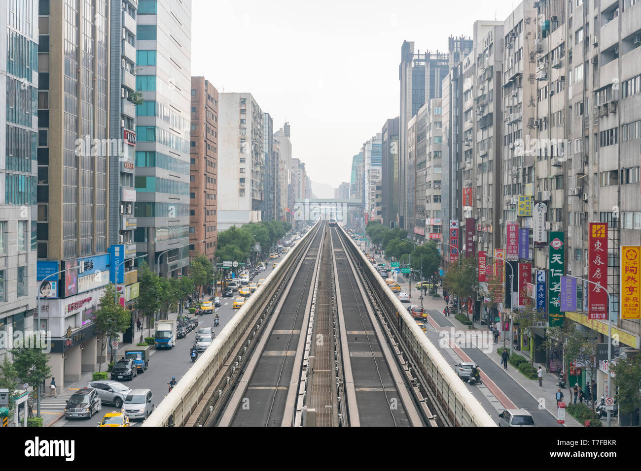 Daan district taipei city taiwan hi-res stock photography and images ...