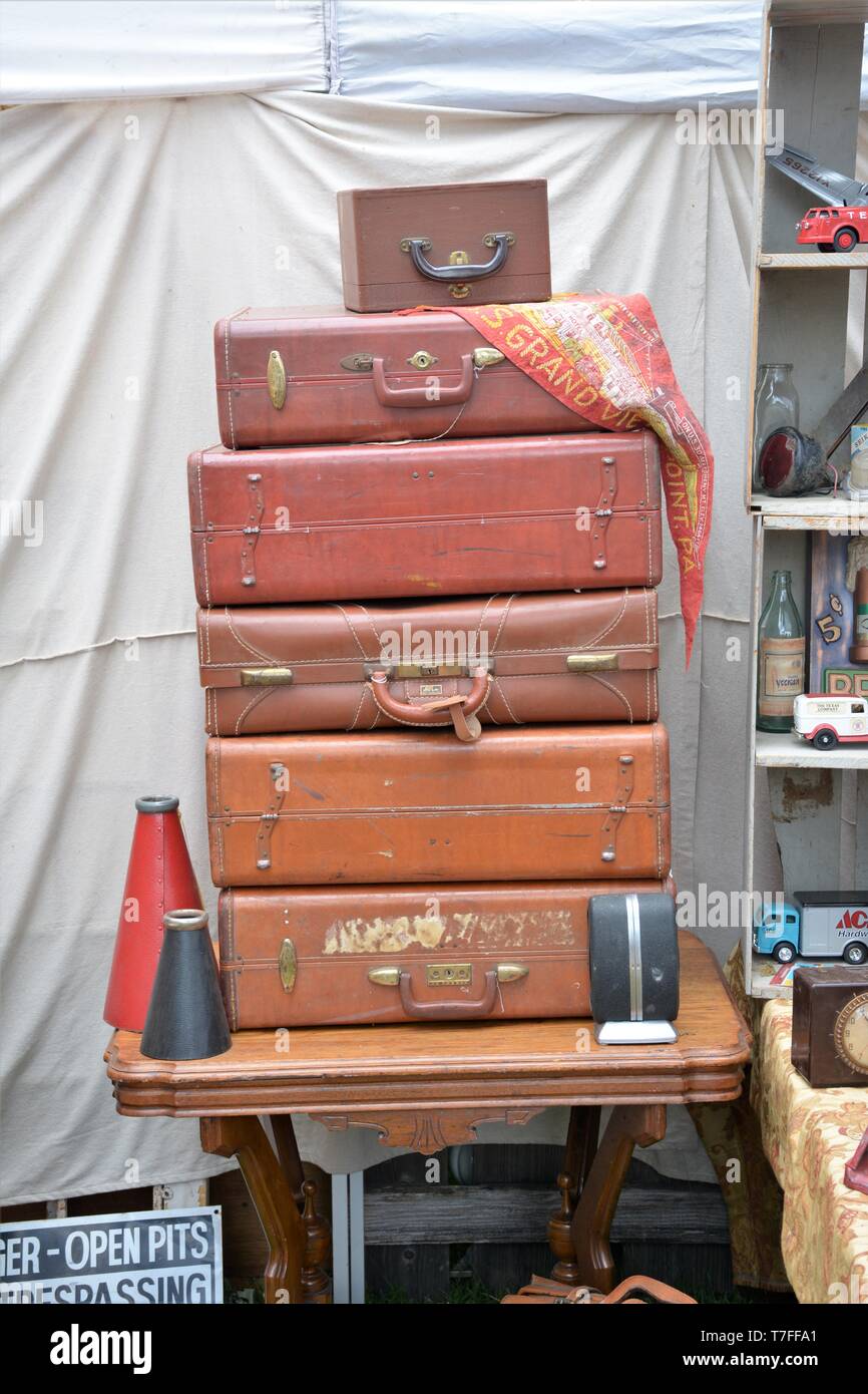 Old stuff for sale hi-res stock photography and images - Alamy