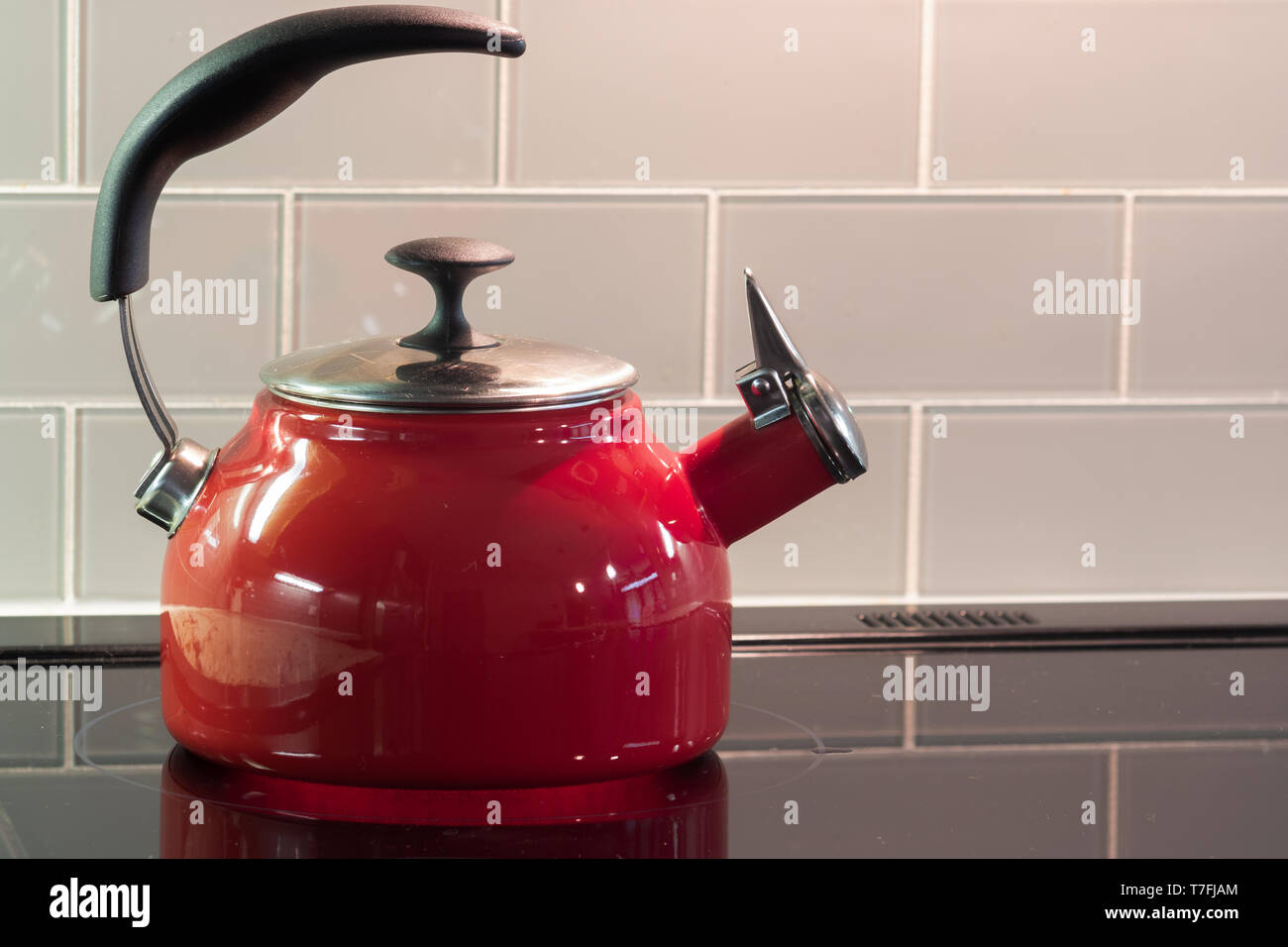 Smooth kettle hi-res stock photography and images - Alamy