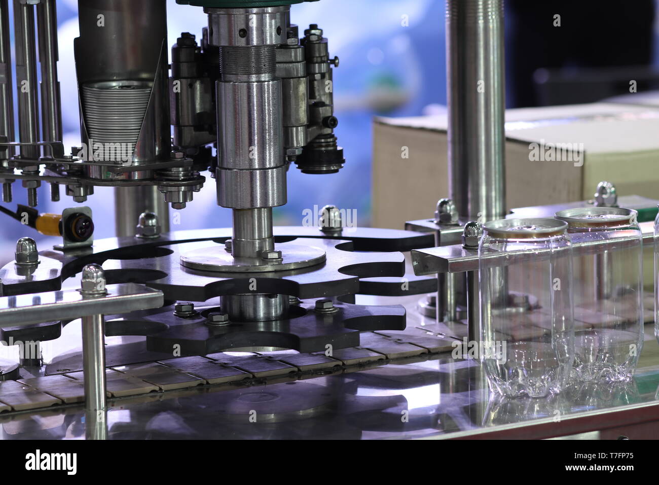 Aluminum can factory hi-res stock photography and images - Alamy