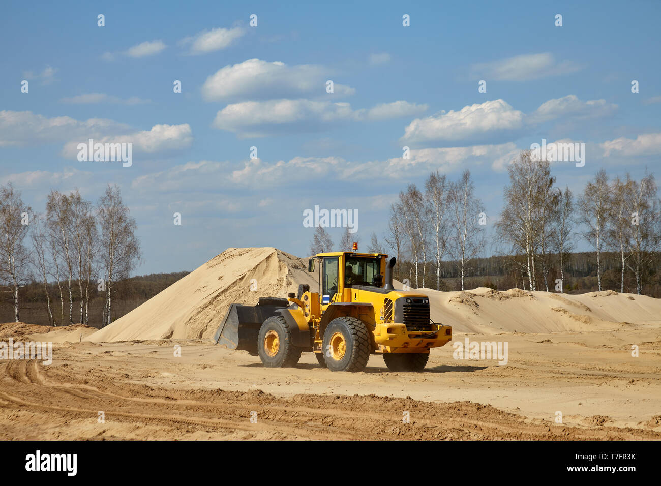 Heavy machine front end loader hi-res stock photography and images - Alamy