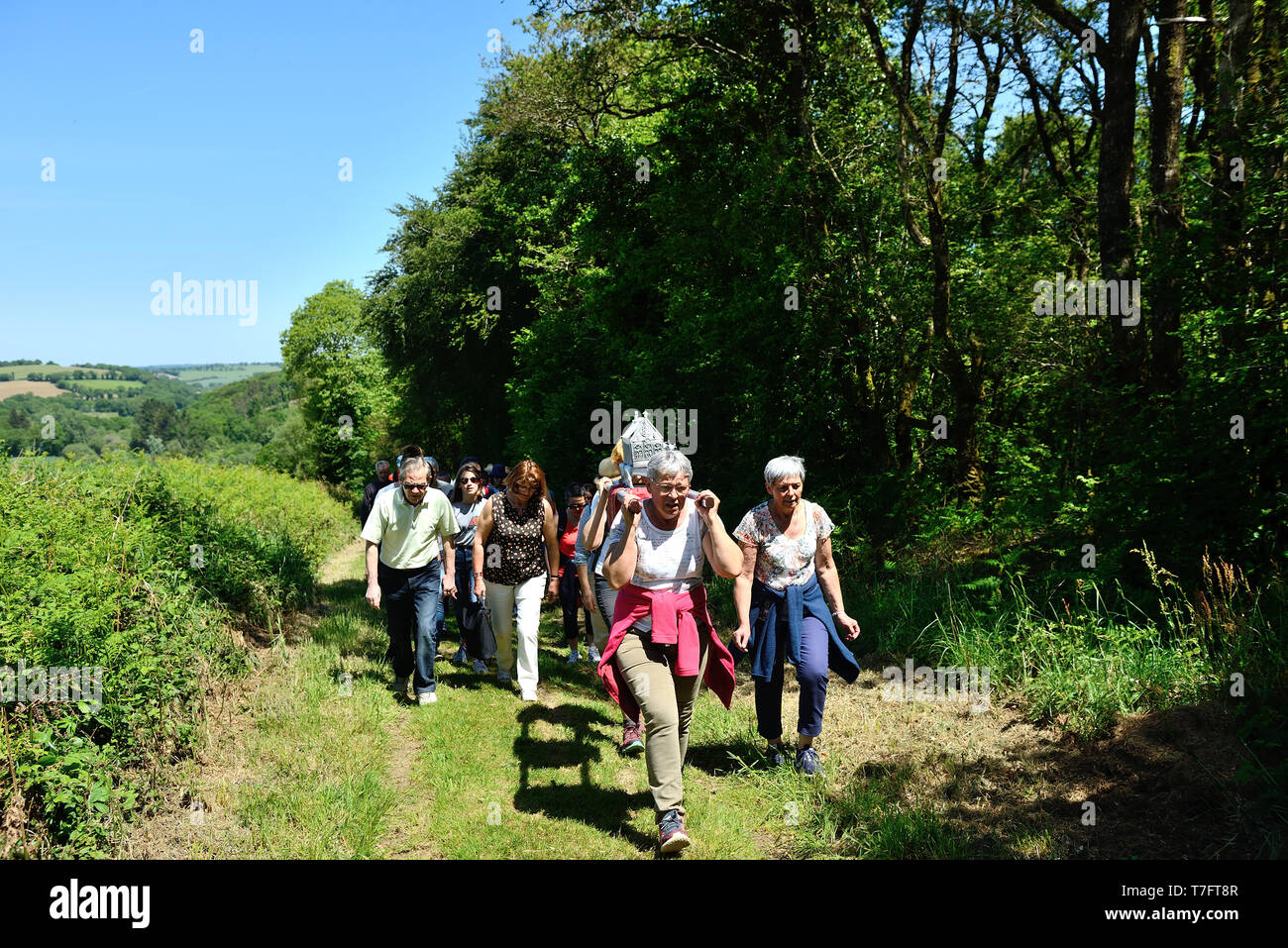 Village procession brittany hi-res stock photography and images - Alamy
