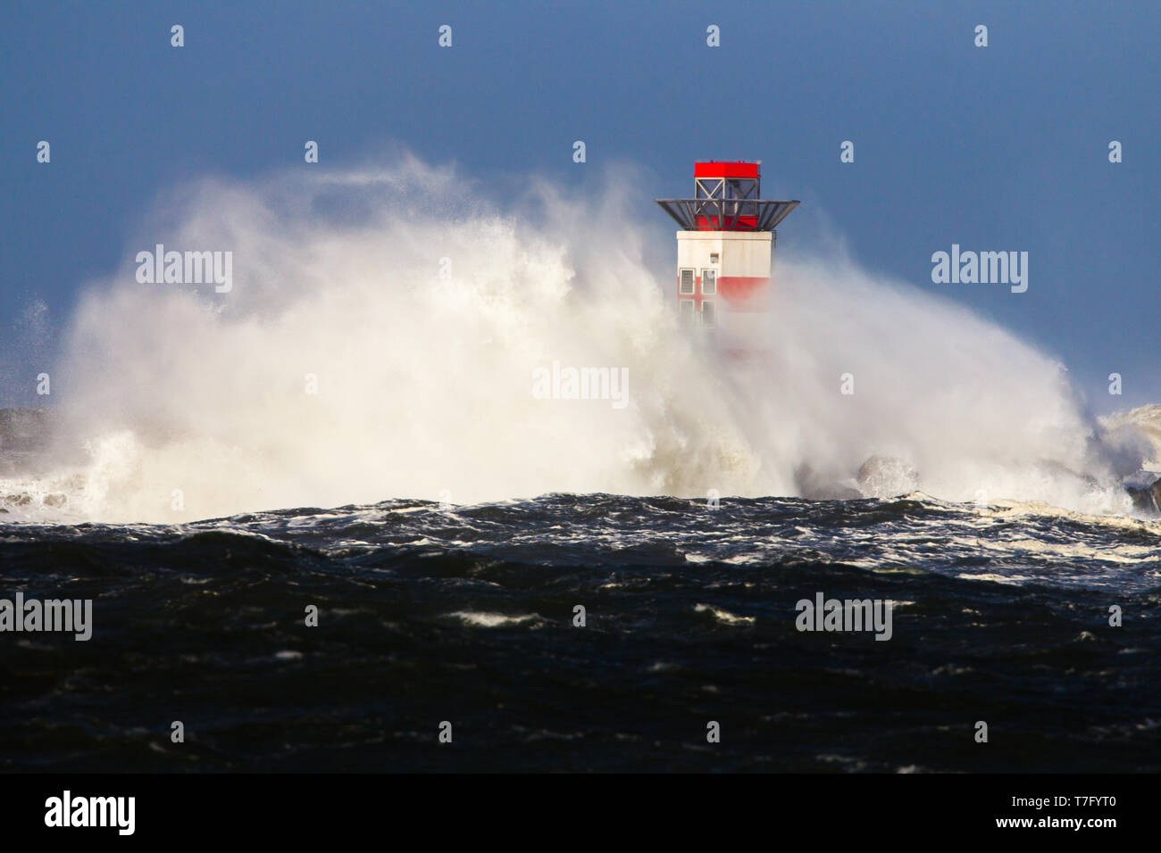 Big wave crashing over lighthouse hi-res stock photography and images ...