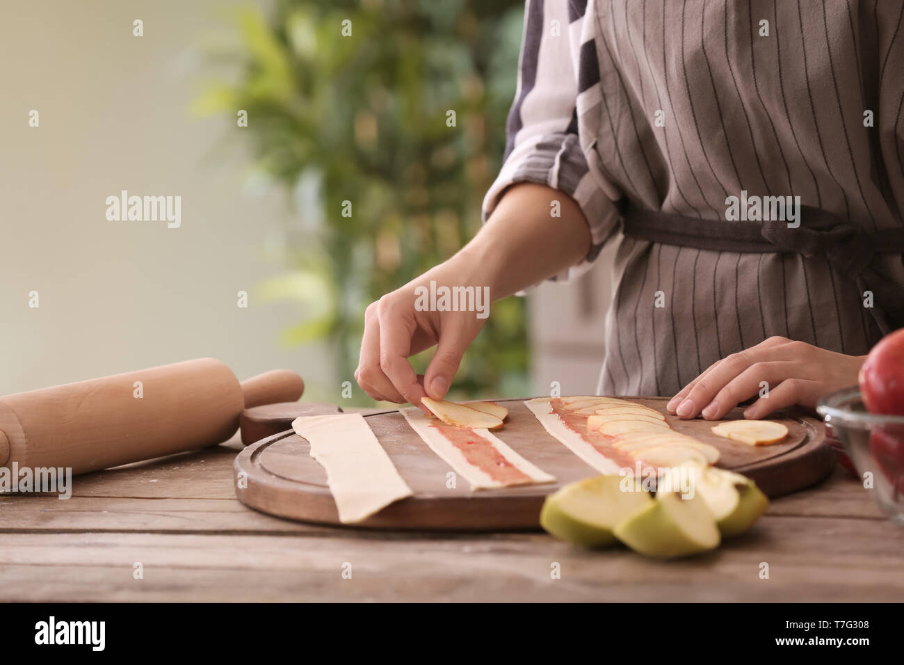 Woman hands making cakes hi-res stock photography and images - Alamy