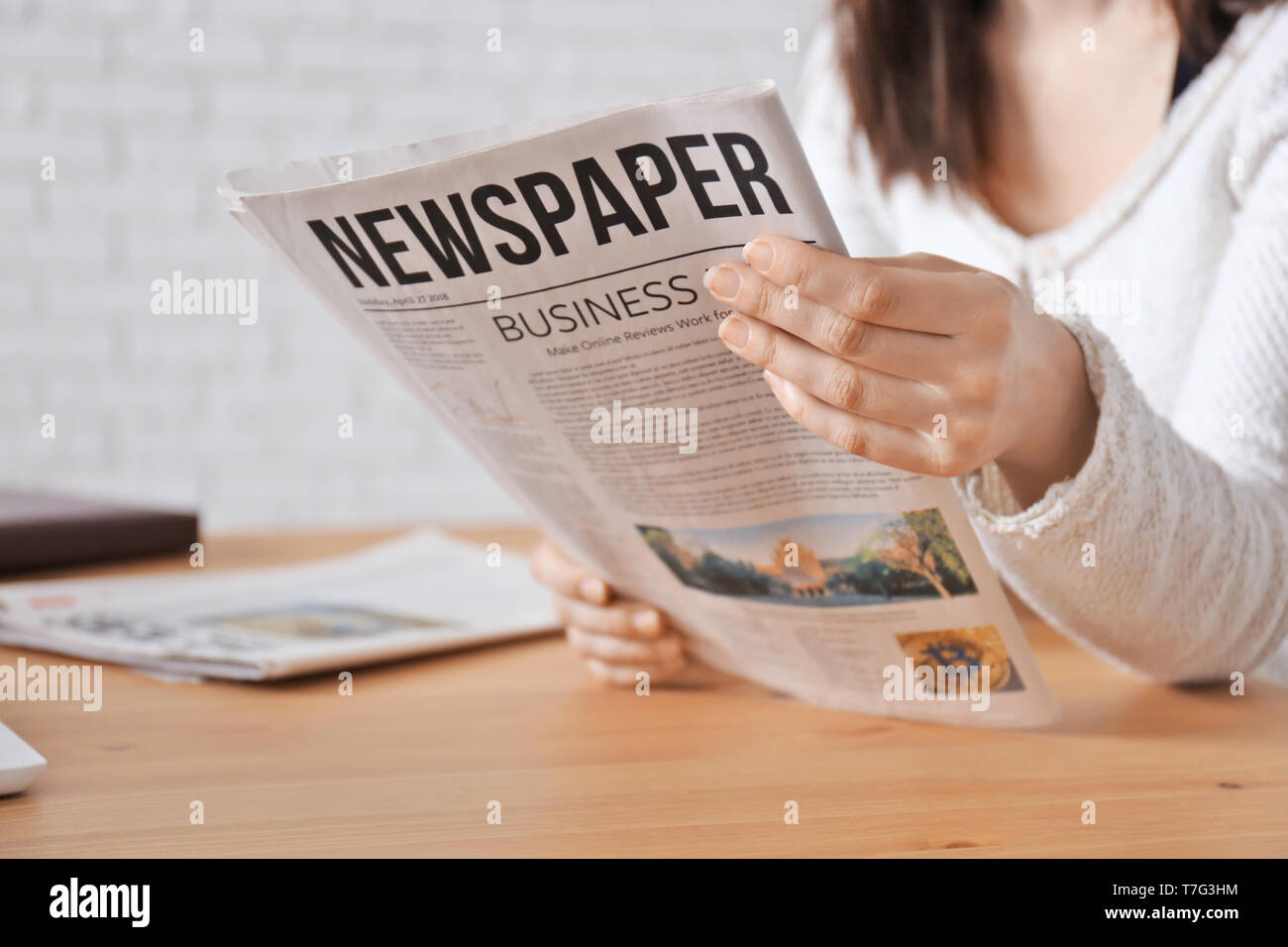 Woman reading weekly newspaper hi-res stock photography and images - Alamy