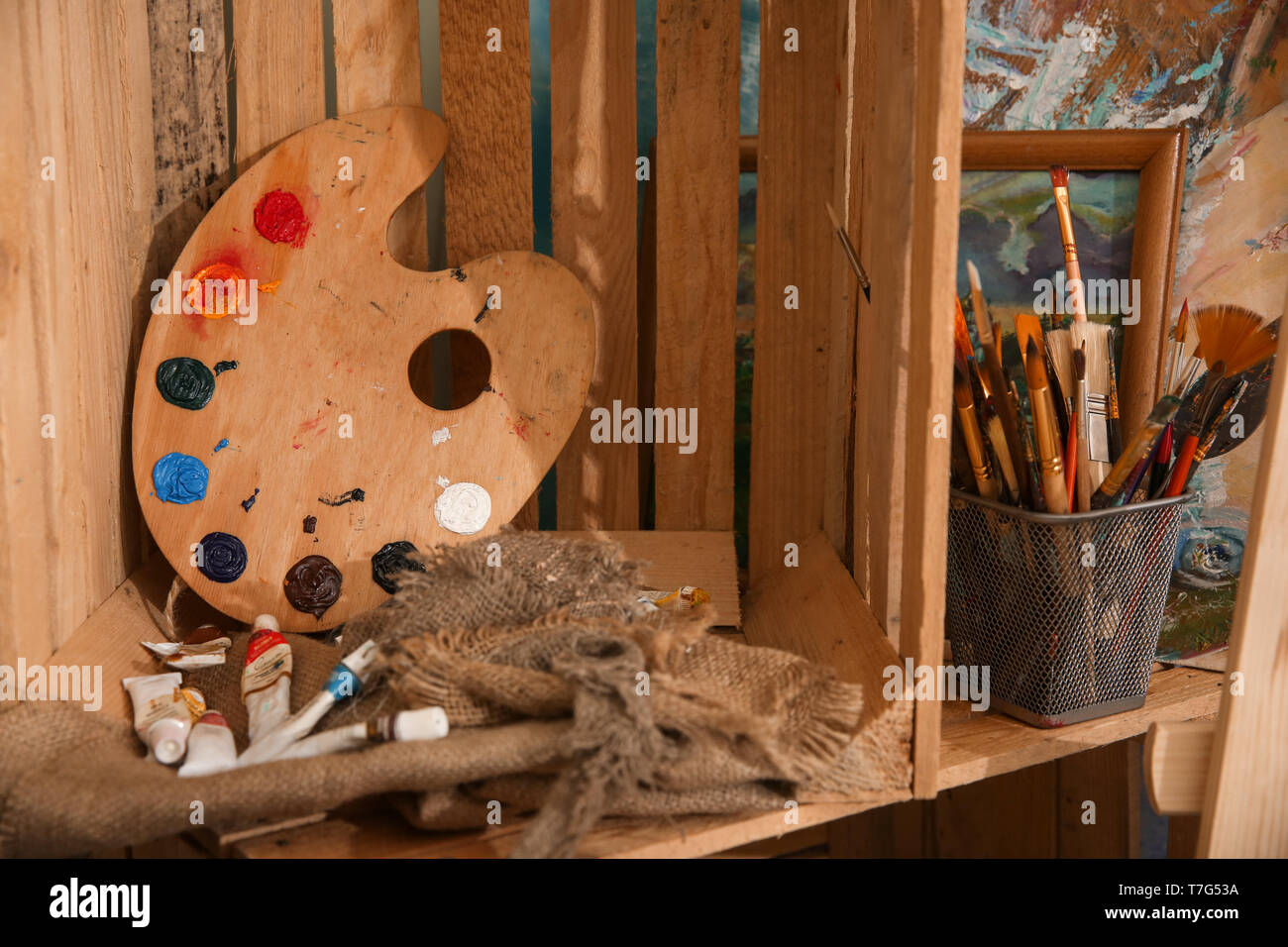 Painting wooden crate hi-res stock photography and images - Alamy
