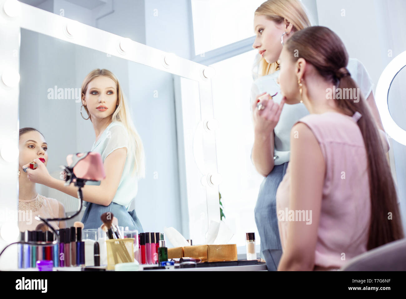 Female visagiste hi-res stock photography and images - Alamy