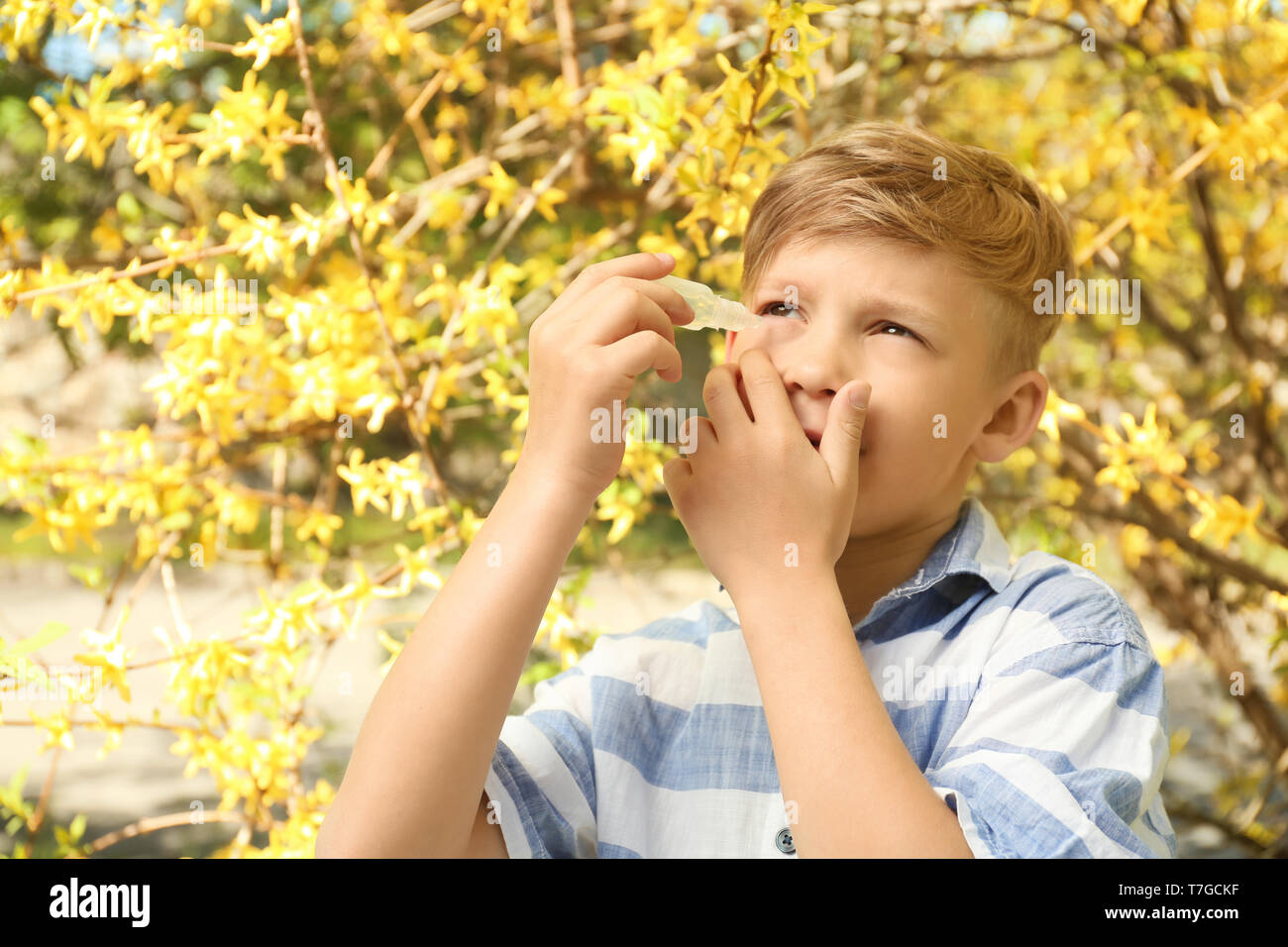Boy eye drops hi-res stock photography and images - Alamy