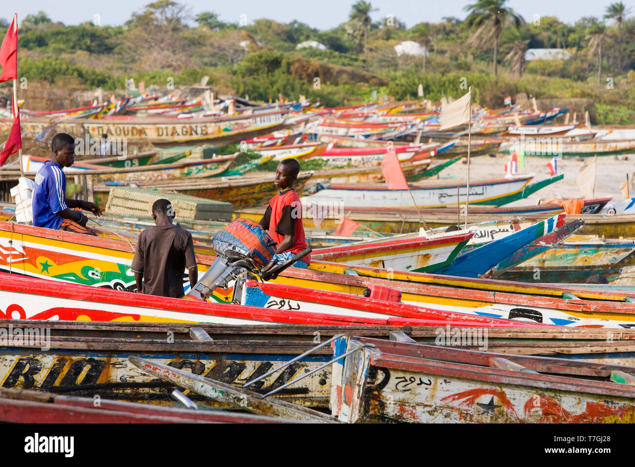 African boats hi-res stock photography and images - Alamy