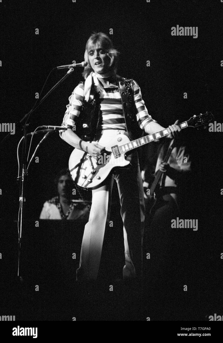Mick ronson hi-res stock photography and images - Alamy
