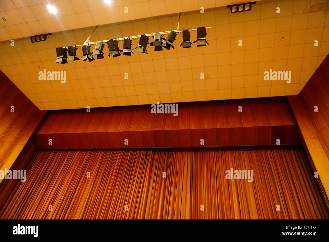 Stage spotlights at the theatre Stock Photo - Alamy
