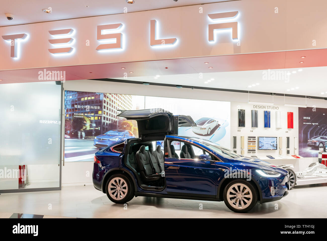 Tesla model x interior hi-res stock photography and images - Alamy