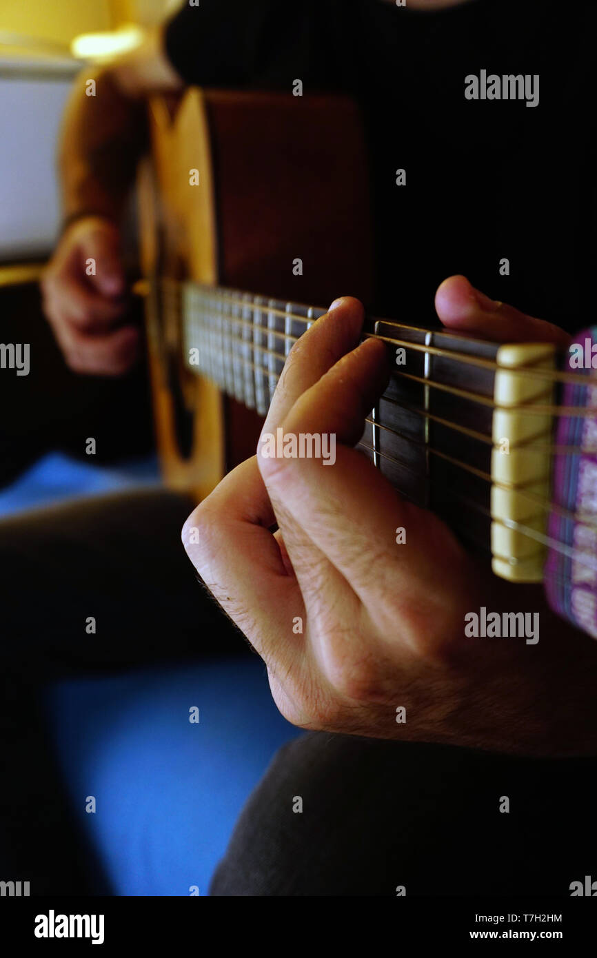 Musician guitar guitarist hi-res stock photography and images - Alamy