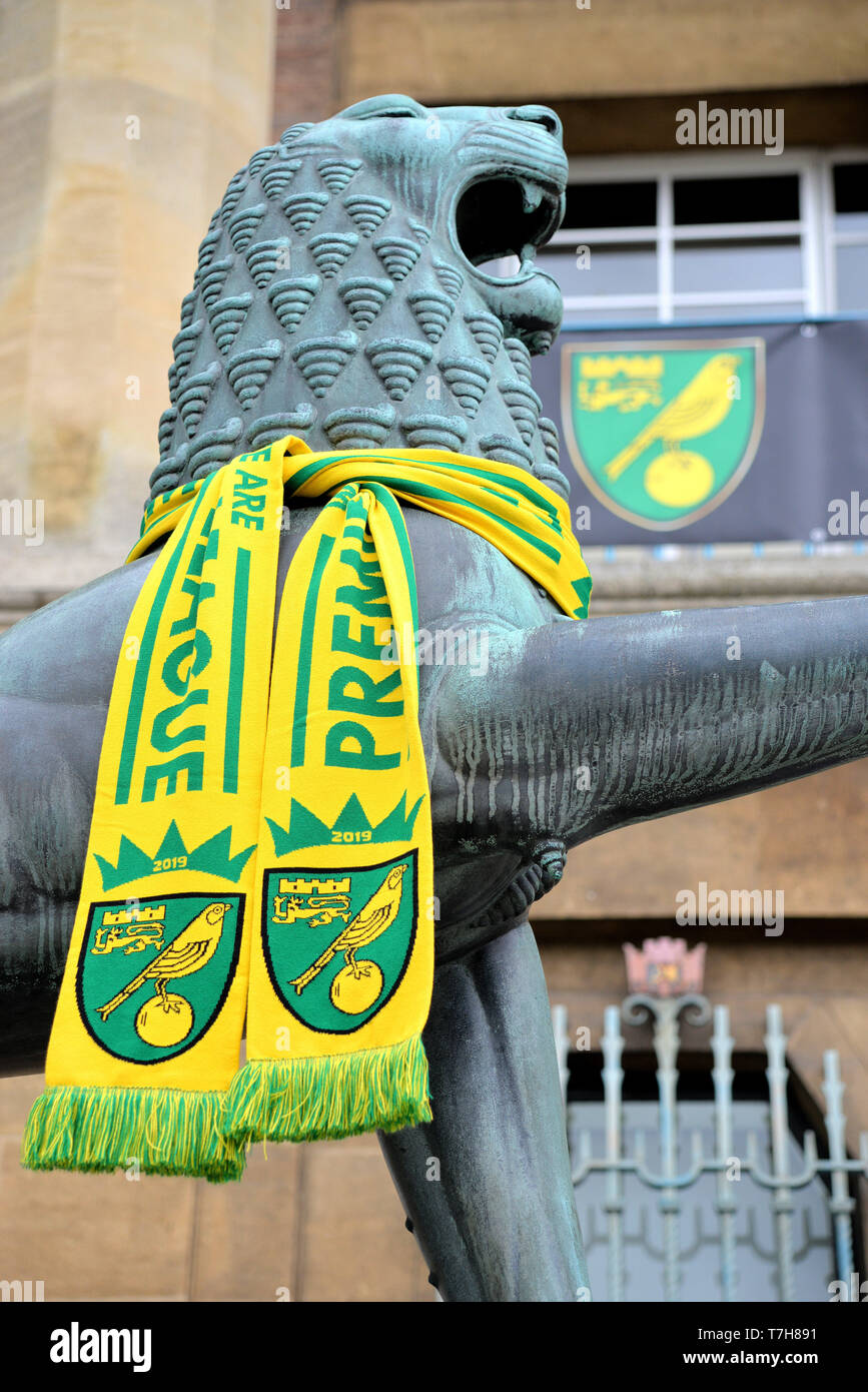 Celebration Crowd Fans Scarf Football High Resolution Stock Photography ...