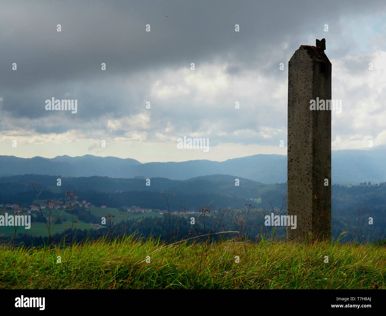 Pillar concrete grey hi-res stock photography and images - Alamy