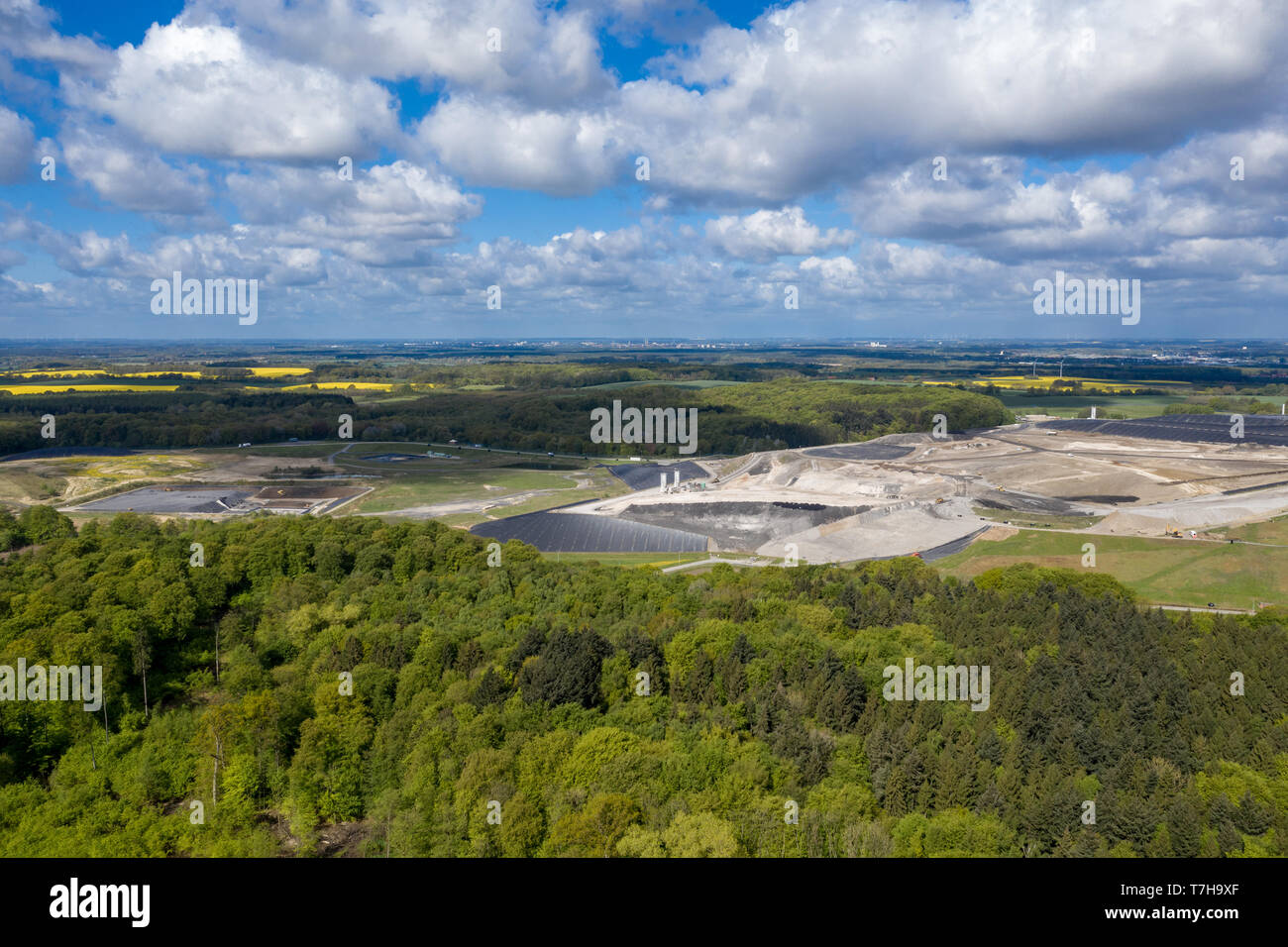 Landfill site industrial in north hi-res stock photography and images ...