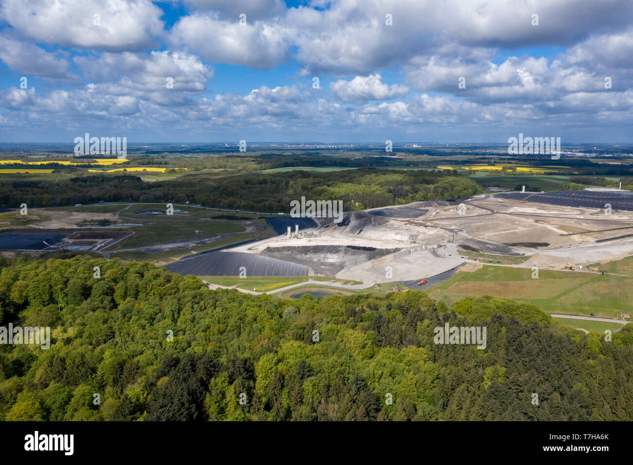 Landfill site industrial in north hi-res stock photography and images ...