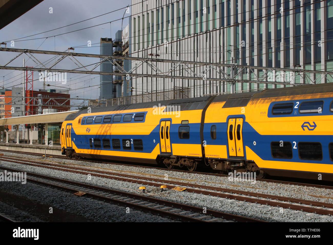 Leiden centraal railway station netherlands hi-res stock photography ...