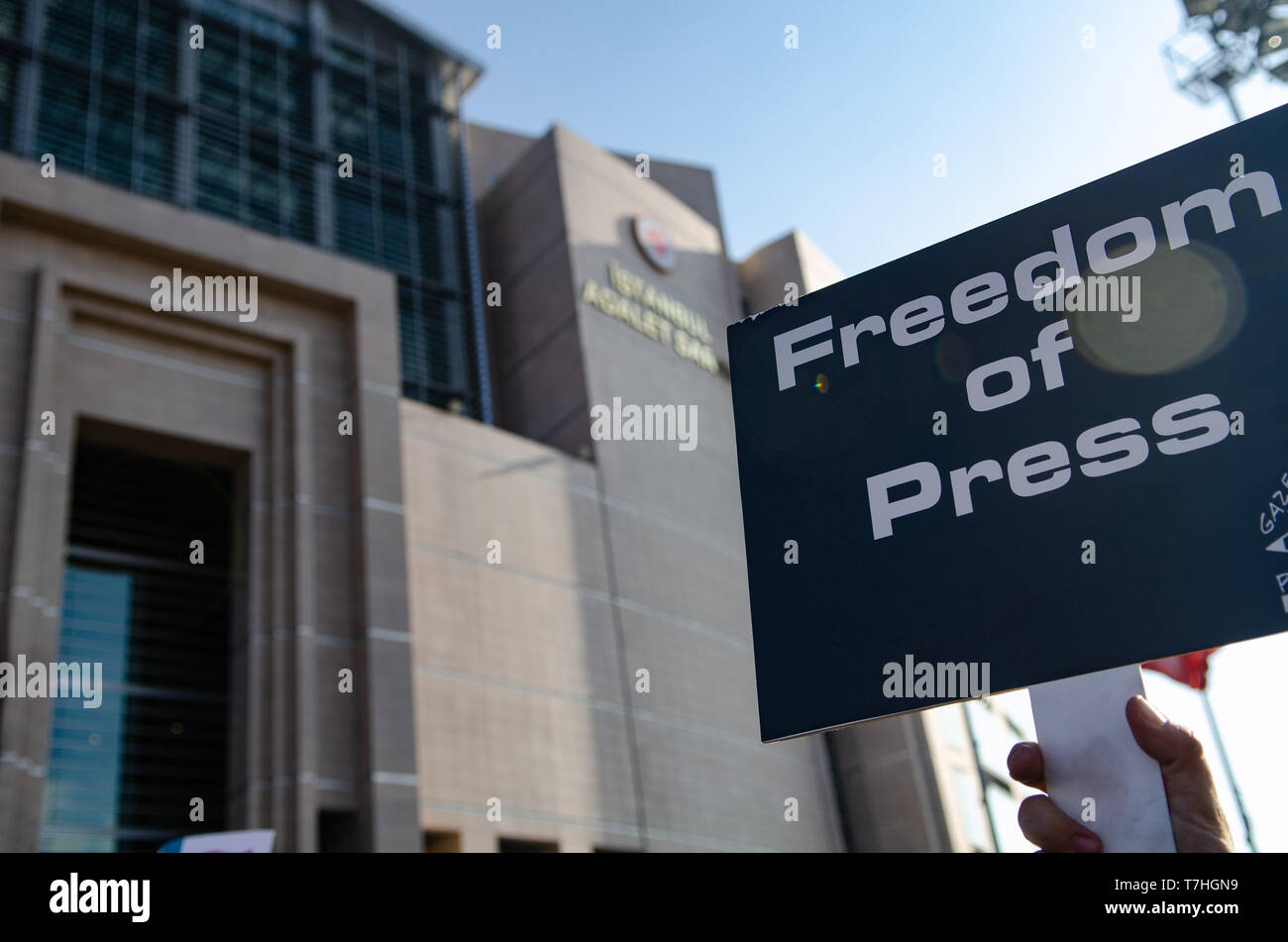 A Turkish journalist holding a sign calling for Freedom of the Press ...