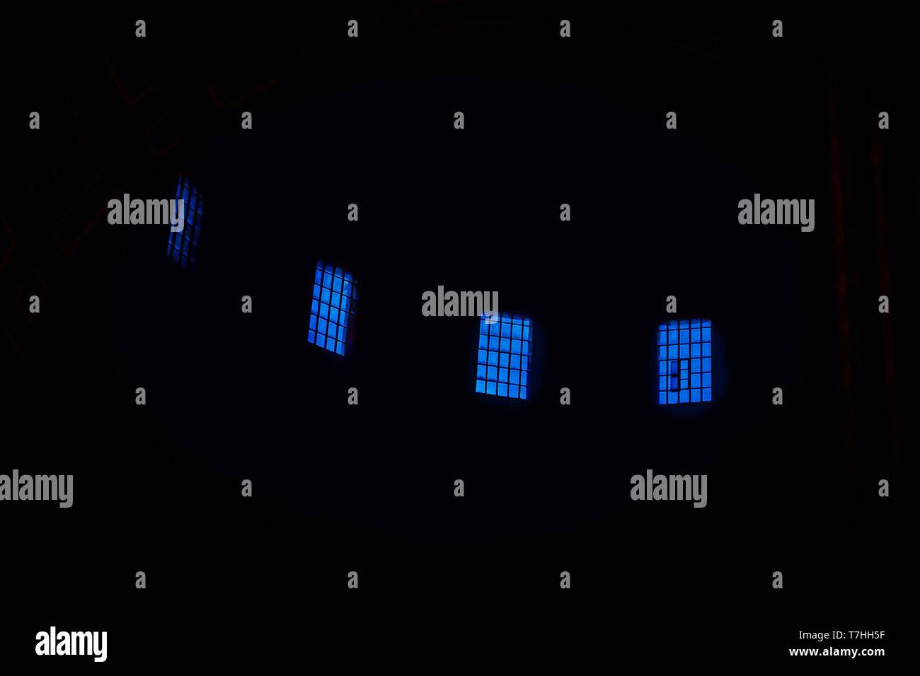 Black building blue windows hi-res stock photography and images - Alamy