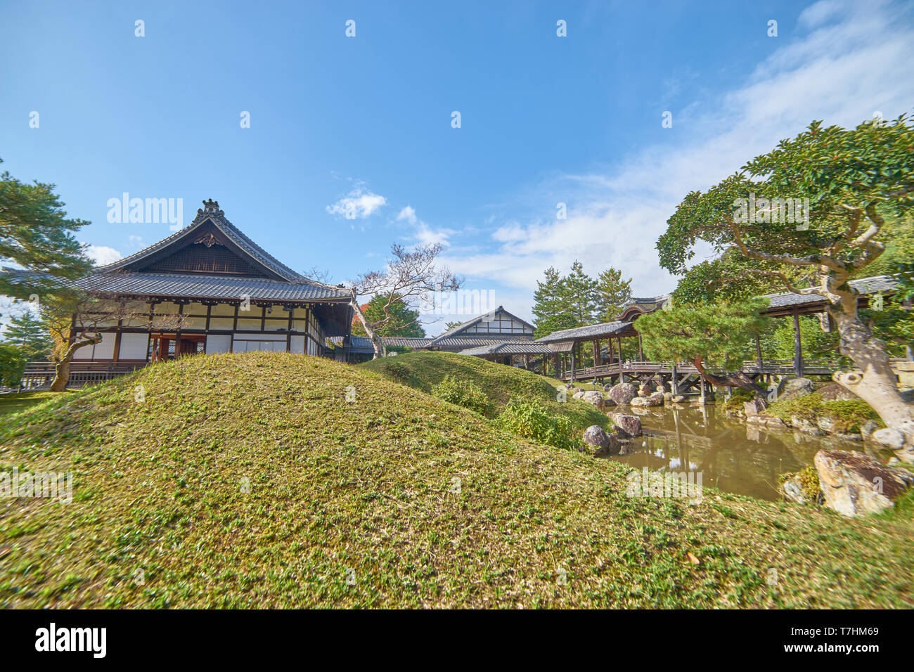 Buddhist temple front gate hi-res stock photography and images - Alamy