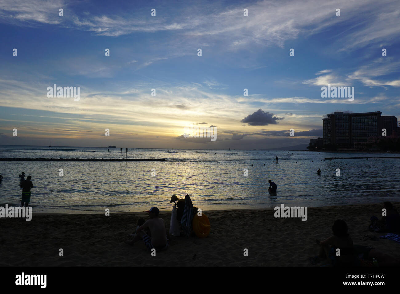 Waikiki beach sunset honolulu hi-res stock photography and images - Alamy