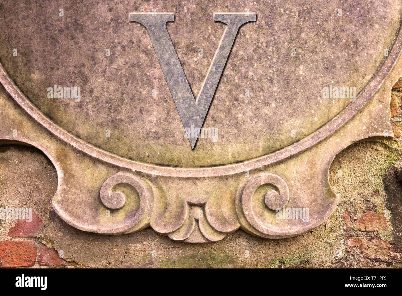 Roman V number written on stucco wall - concept image Stock Photo - Alamy