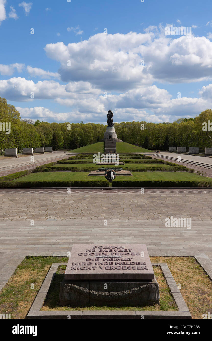 Soviet War Memorial, war memorial and military cemetery in Berlin's ...