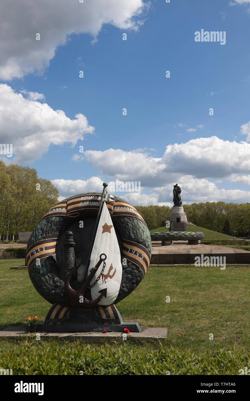 Soviet War Memorial, war memorial and military cemetery in Berlin's ...