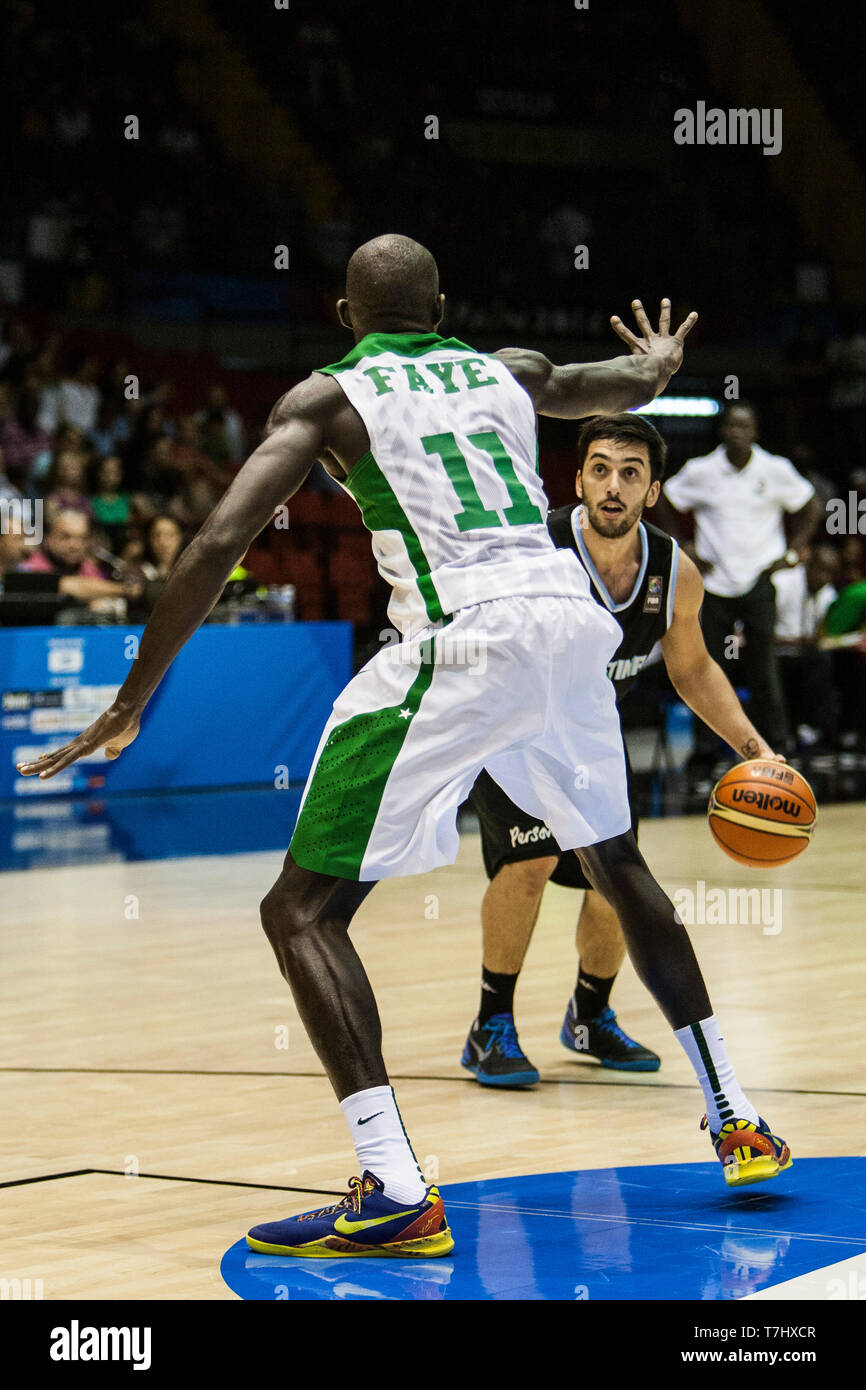 Senegal basketball player hi-res stock photography and images - Alamy