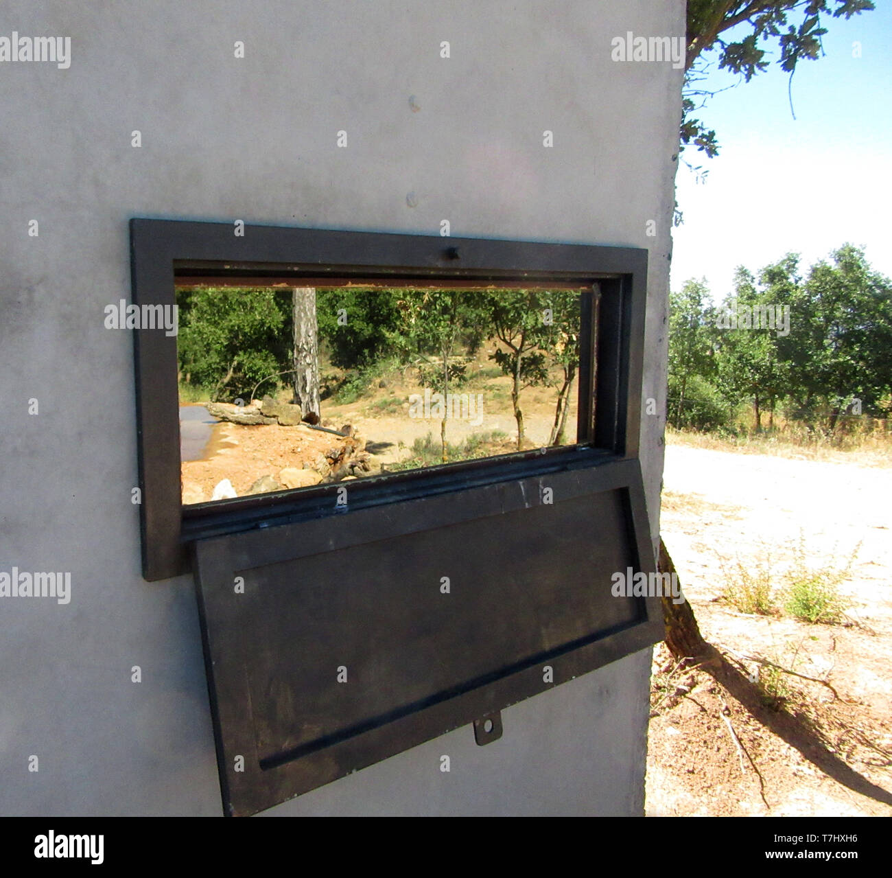 Photohide for small birds in Spain, with one-way glass Stock Photo - Alamy