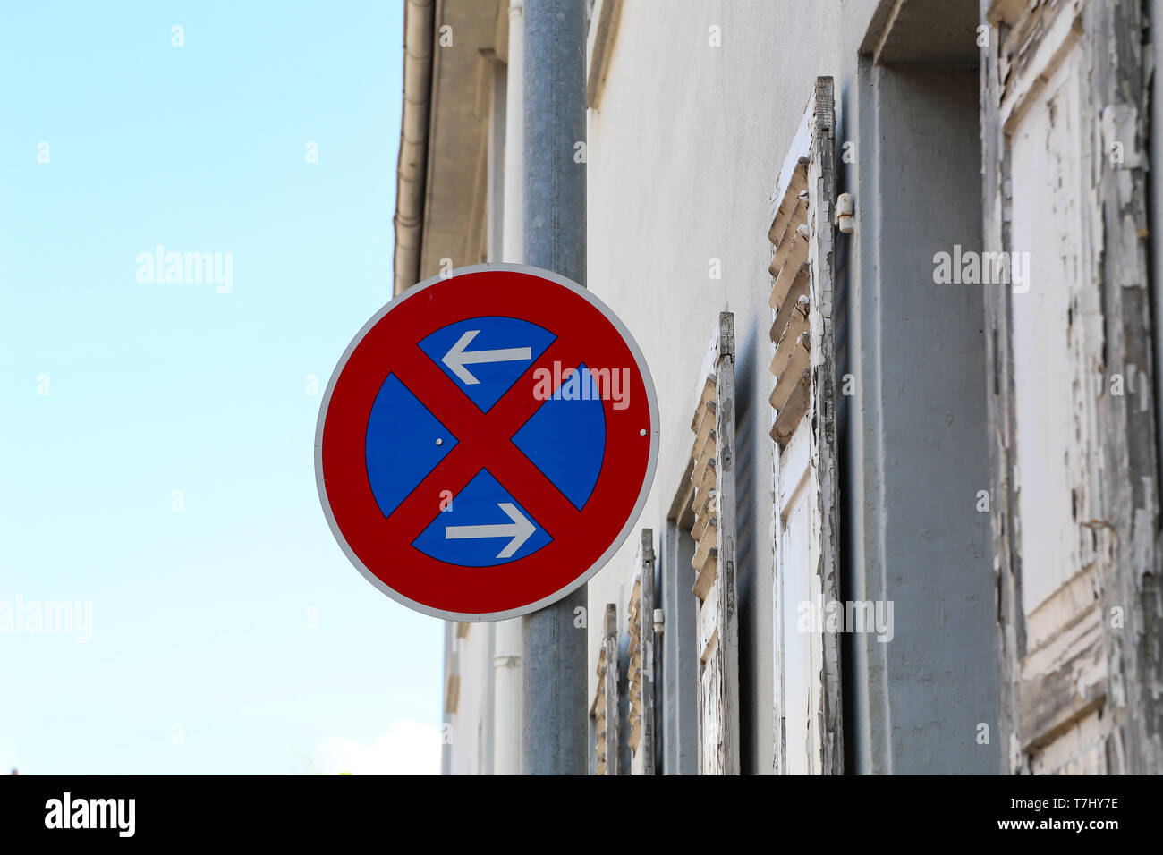 Traffic road sign - Stop and parking prohibited Stock Photo - Alamy