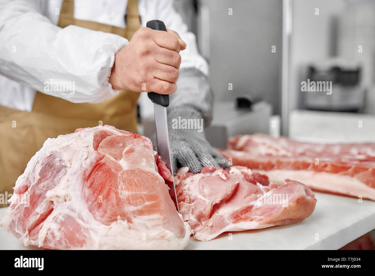 Man chopping meat at meat market hi-res stock photography and images ...