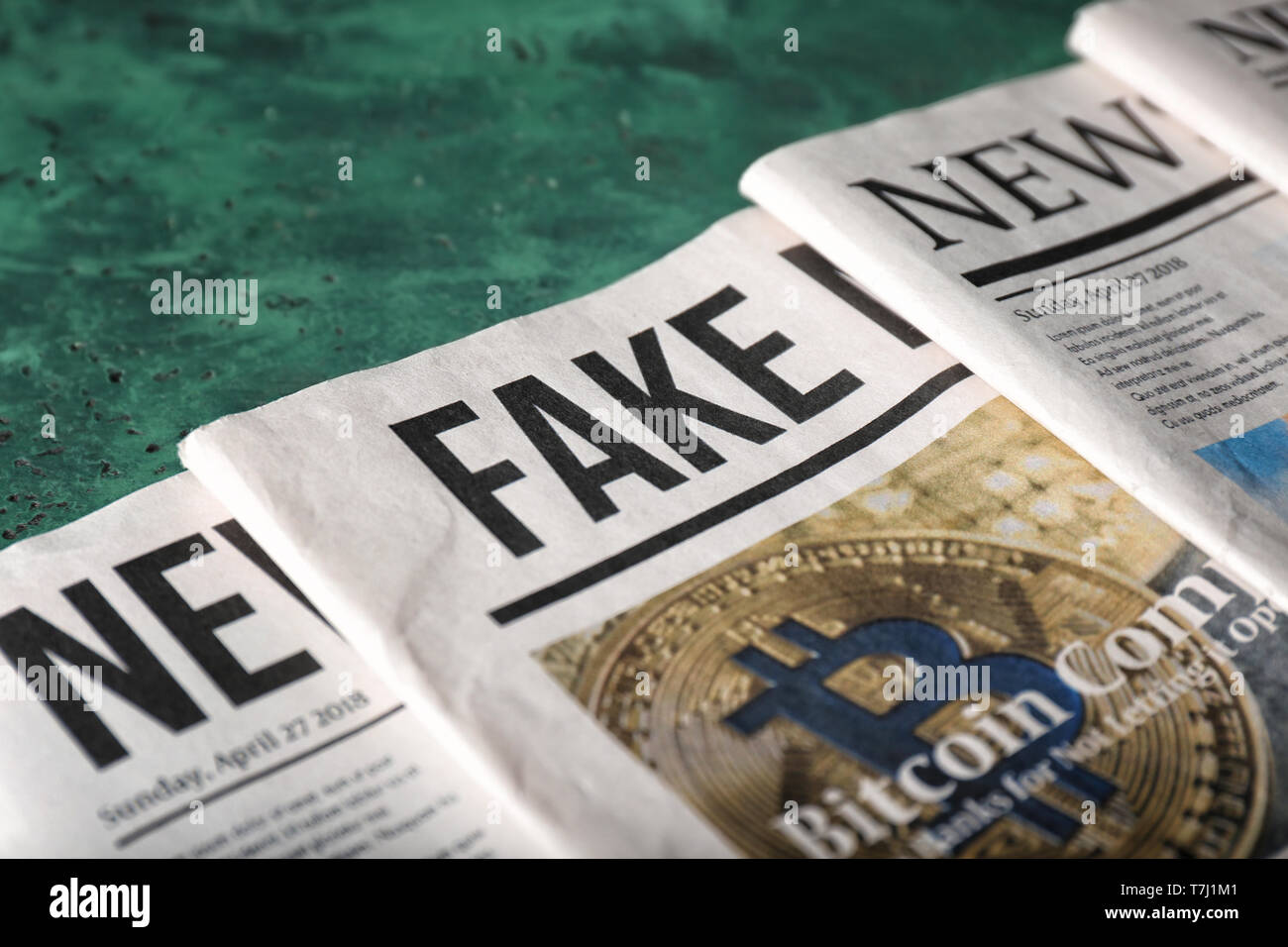 Newspapers on table hi-res stock photography and images - Alamy