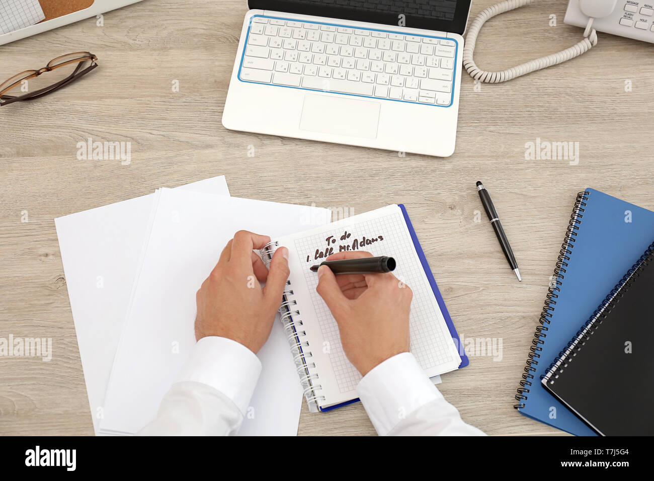 Businessman making list hi-res stock photography and images - Alamy