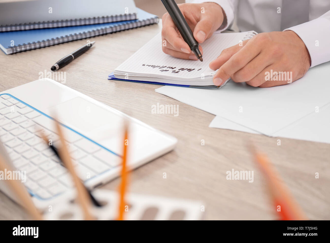 Businessman making list hi-res stock photography and images - Alamy