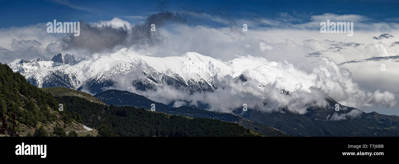 Panoramic view of of snowy Mount Olympus, the highest mountain of ...