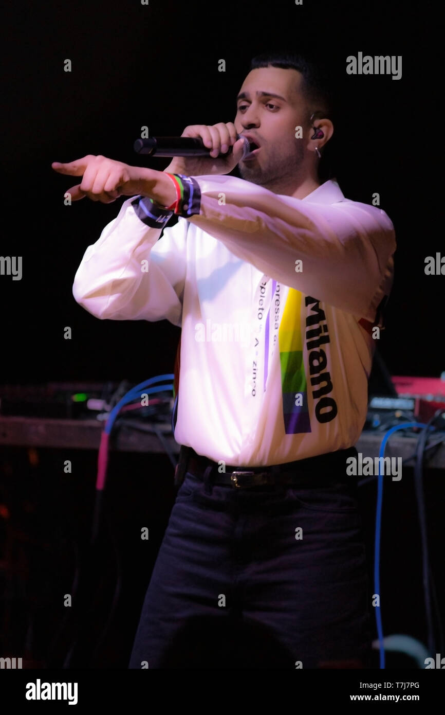 Naples, Italy. 12th Aug, 2017. Alessandro Mahmood performs at the Duel ...