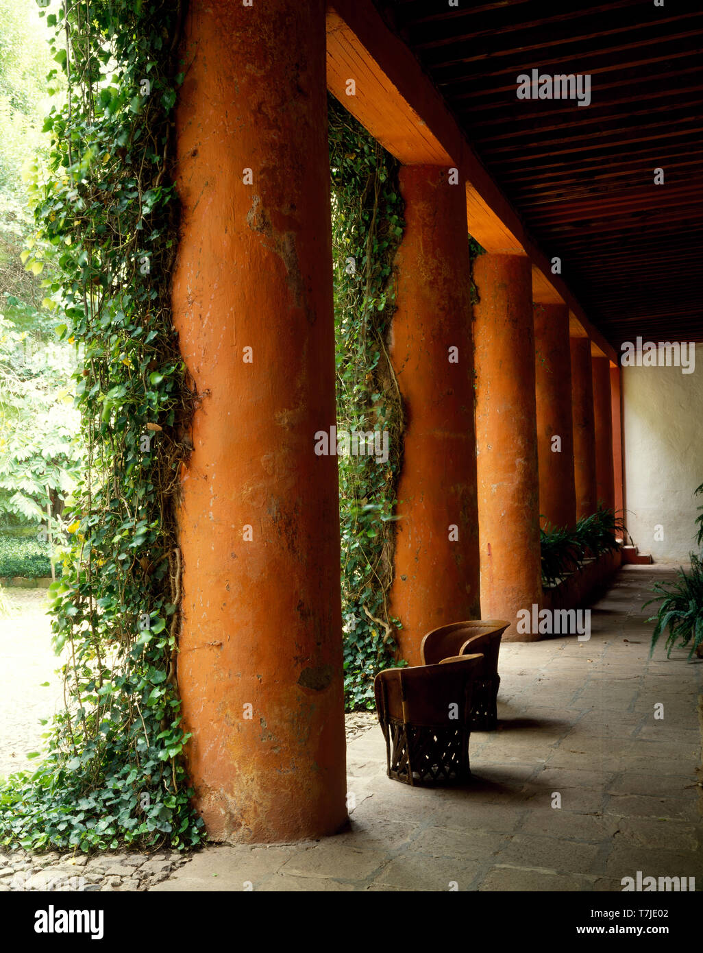 Coloured columns hi-res stock photography and images - Alamy