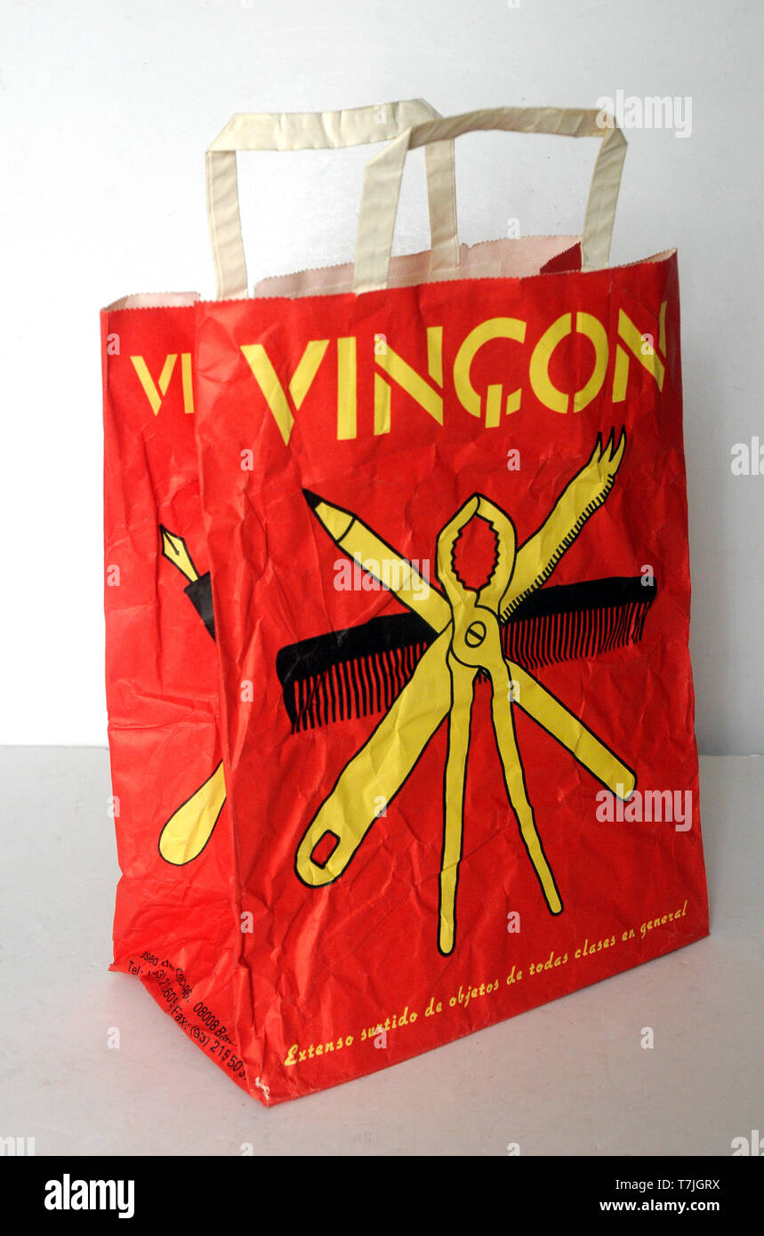 advertising bag of the design objects store Vinçon Stock Photo - Alamy