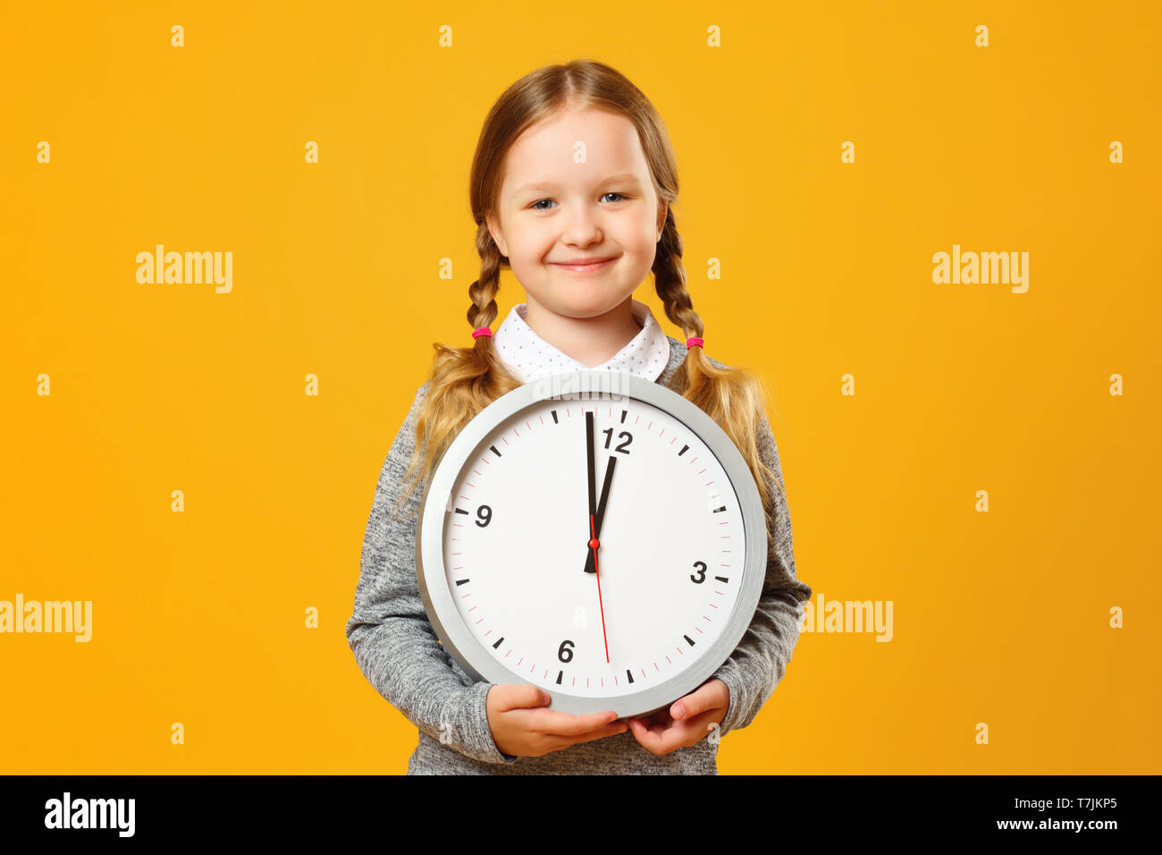 School clock child hi-res stock photography and images - Alamy