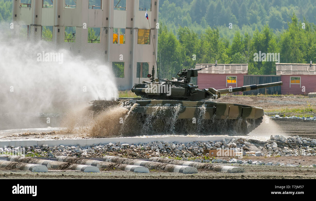 T 80 tank hi-res stock photography and images - Alamy