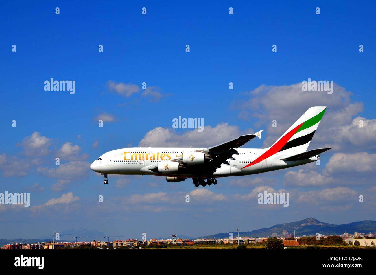 Emirates cabin crew hi-res stock photography and images - Alamy