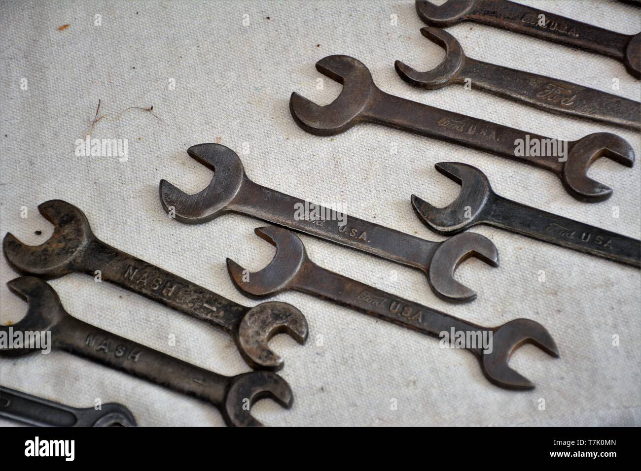open ended box wrenches for working on cars and other machinery, from ...