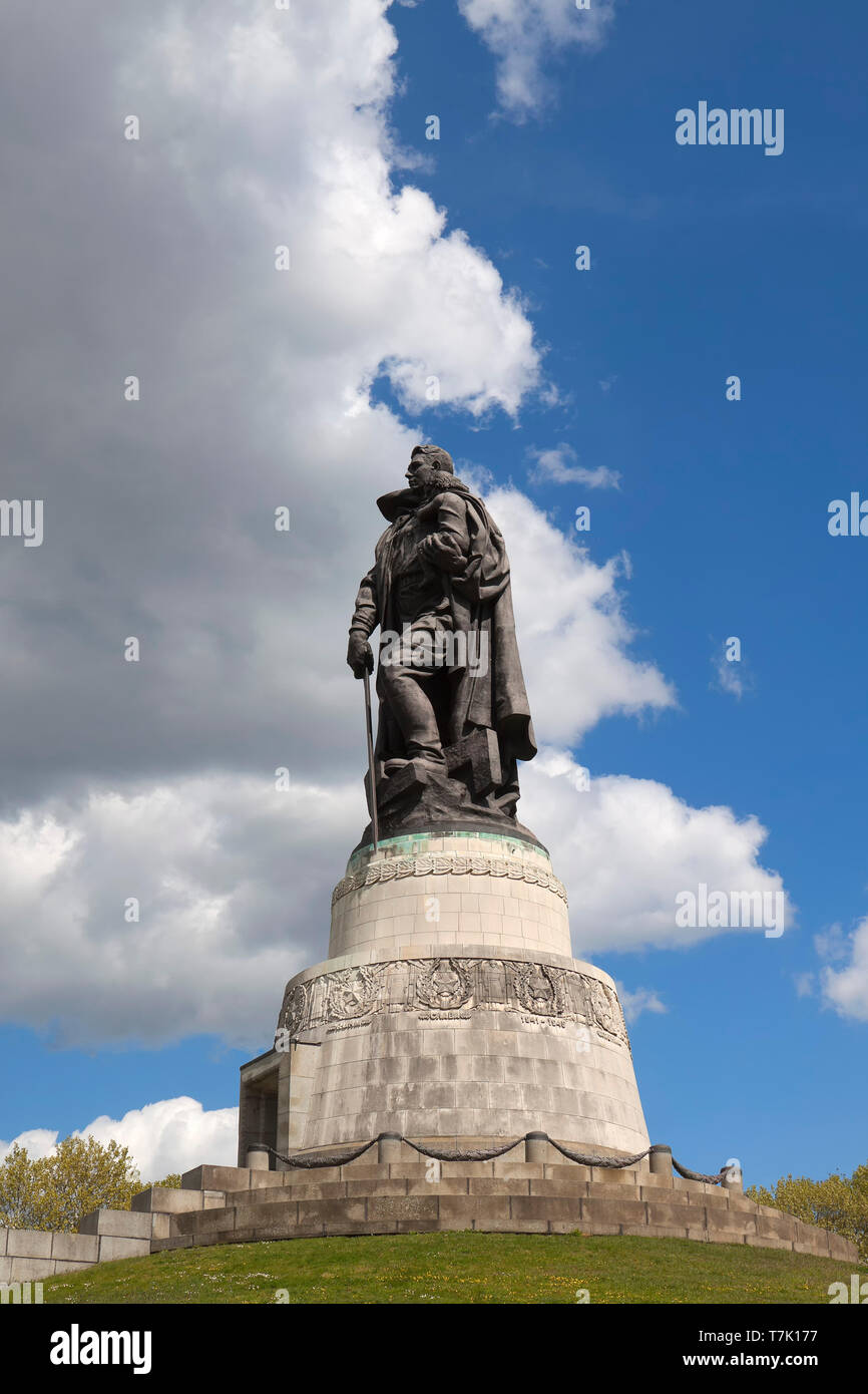 Soviet War Memorial, war memorial and military cemetery in Berlin's ...