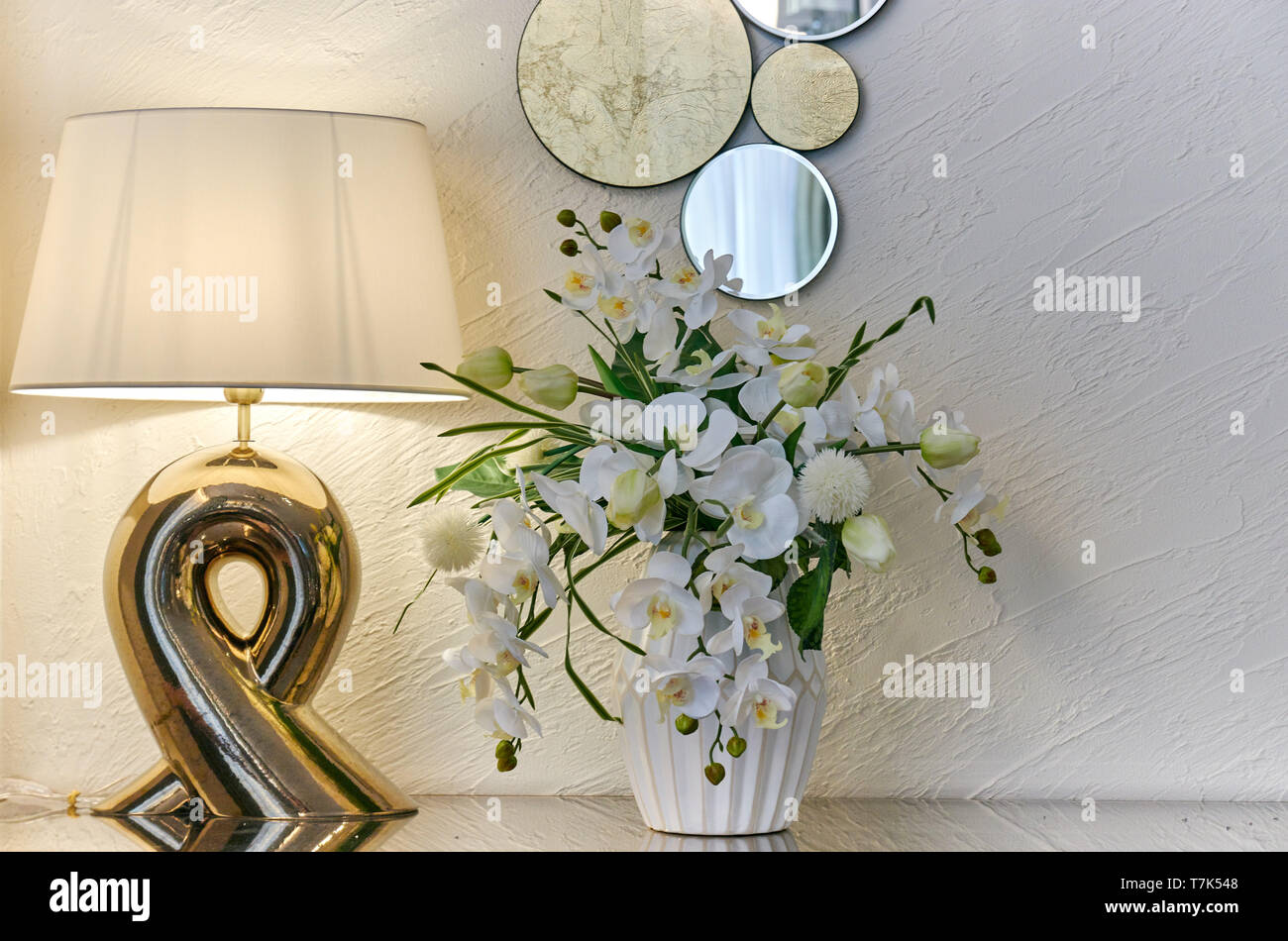 Vase of flowers on a mantelpiece hi-res stock photography and images ...