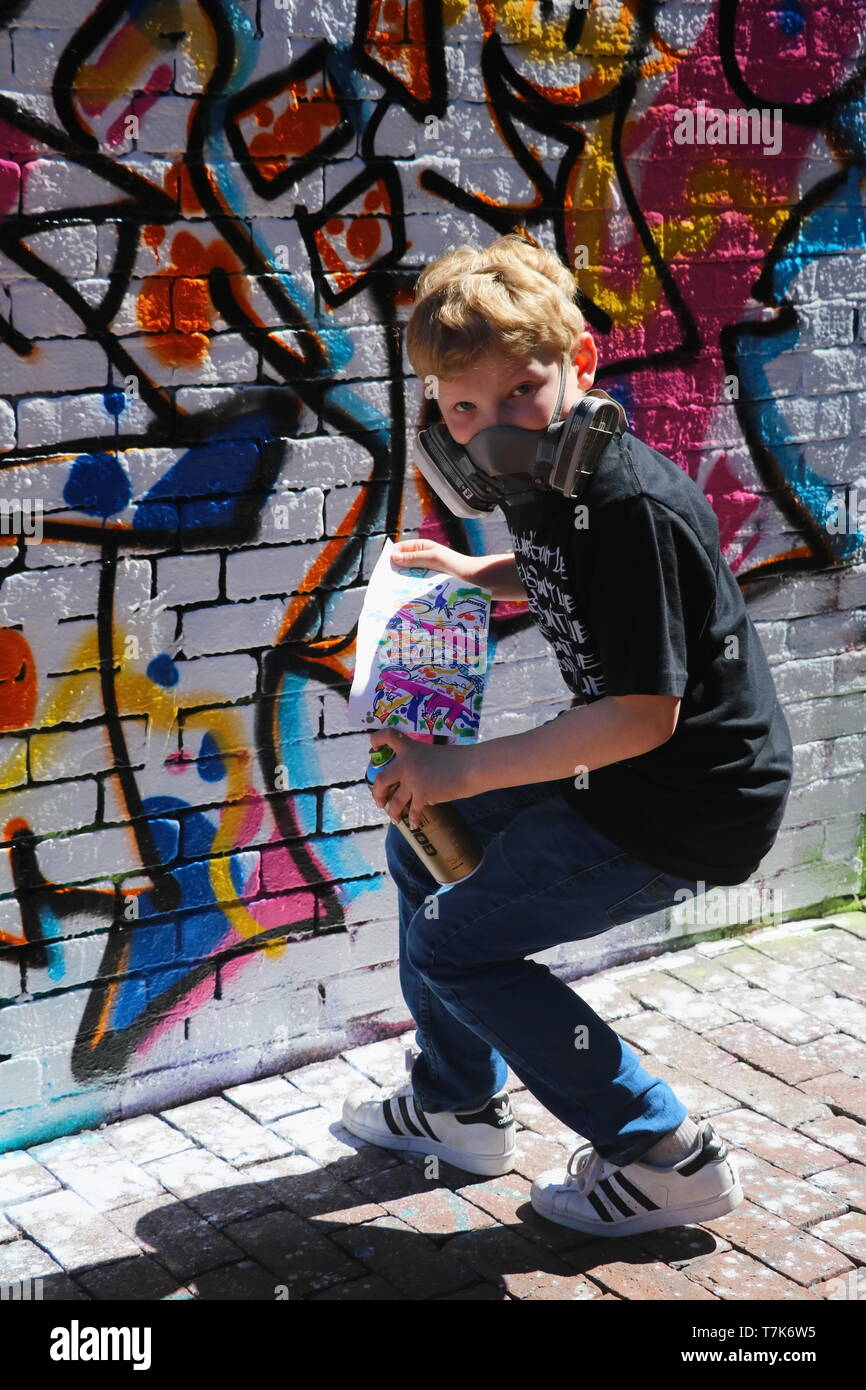 Tippy toe hi-res stock photography and images - Alamy