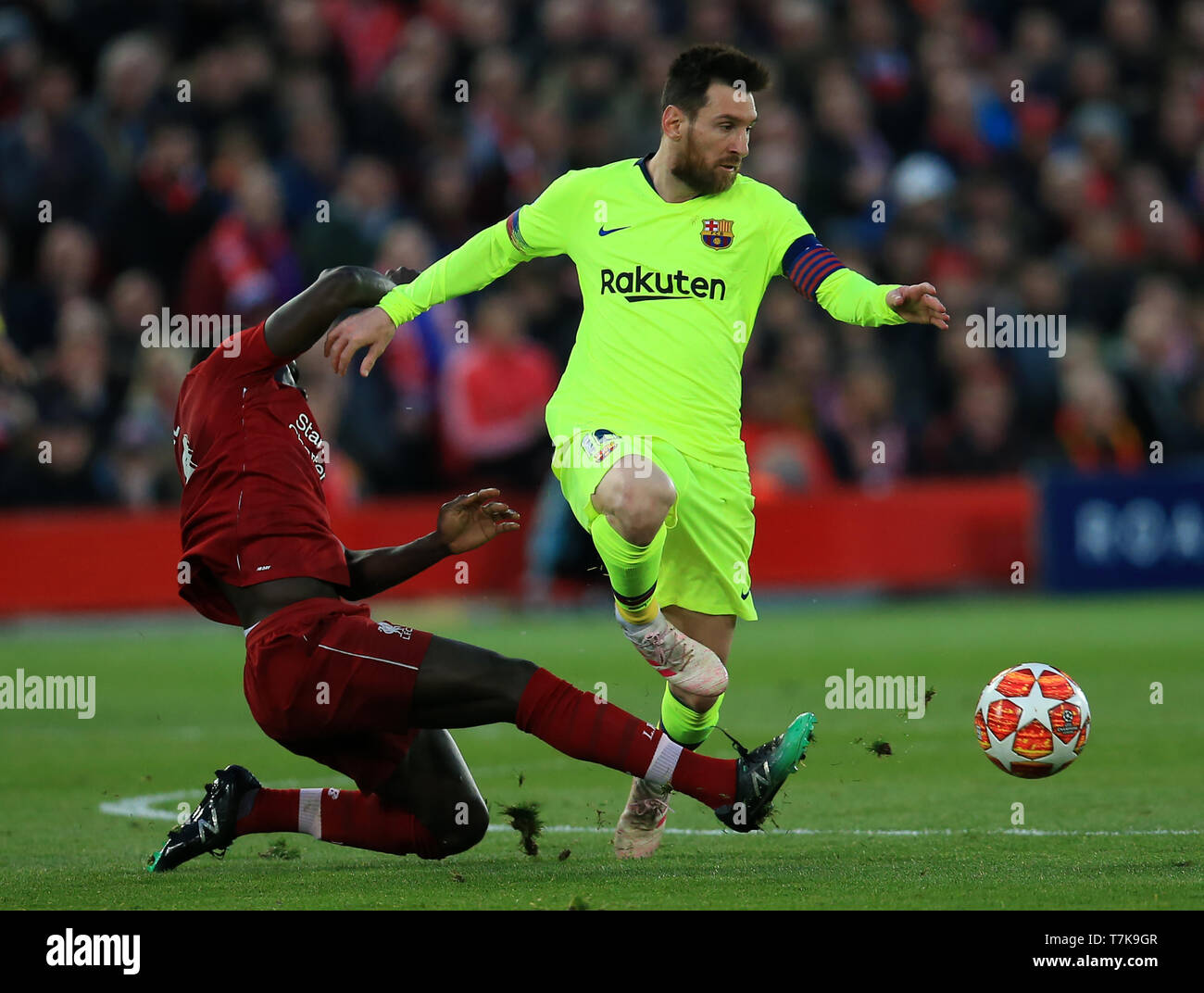 Lionel messi fc barcelona tackle hi-res stock photography and images ...