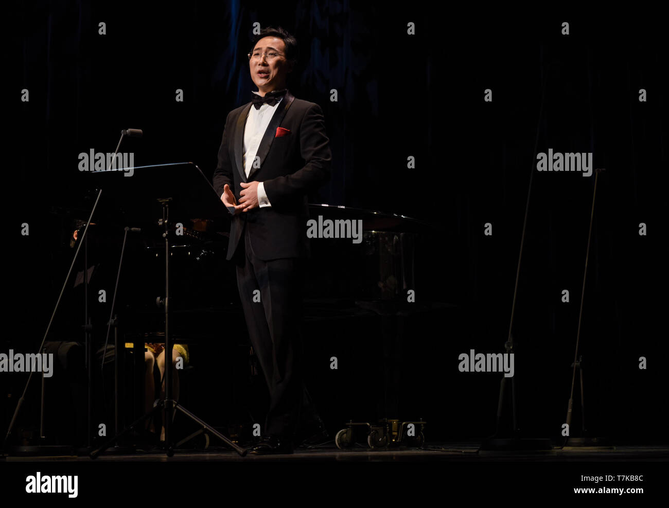 Baritone singer hi-res stock photography and images - Alamy