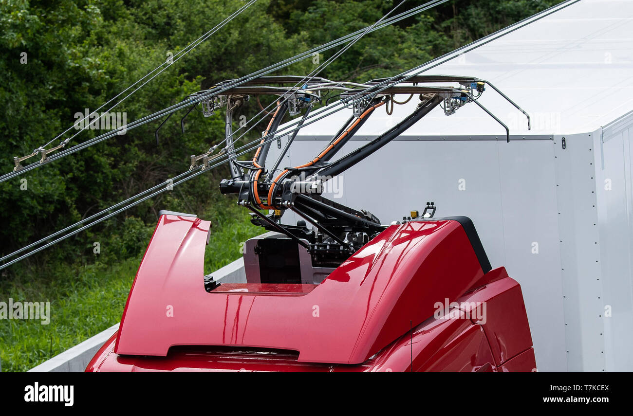 Darmstadt, Germany. 07th May, 2019. A Scania R450 Hybrid tractor is ...